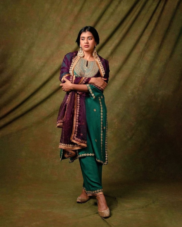 Hebah Patel: సోకులతో రెచ్చగొడుతోన్న కుమారి.. అలాంటి యాంగిల్స్‌తో హాట్ ...