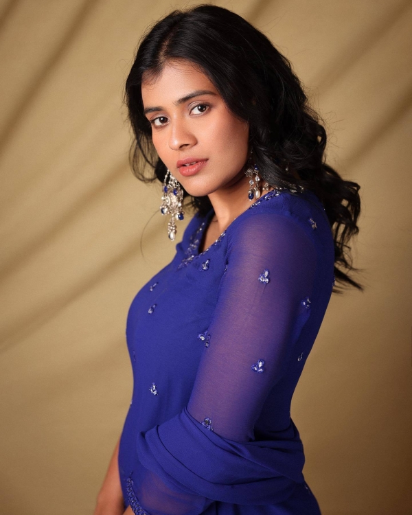 Hebah Patel: సోకులతో రెచ్చగొడుతోన్న కుమారి.. అలాంటి యాంగిల్స్‌తో హాట్ ...