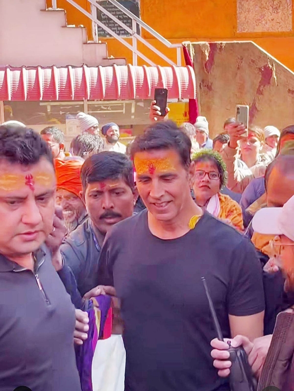 Akshay Kumar spotted in Badrinath seeking blessings, fans go frenzy ...