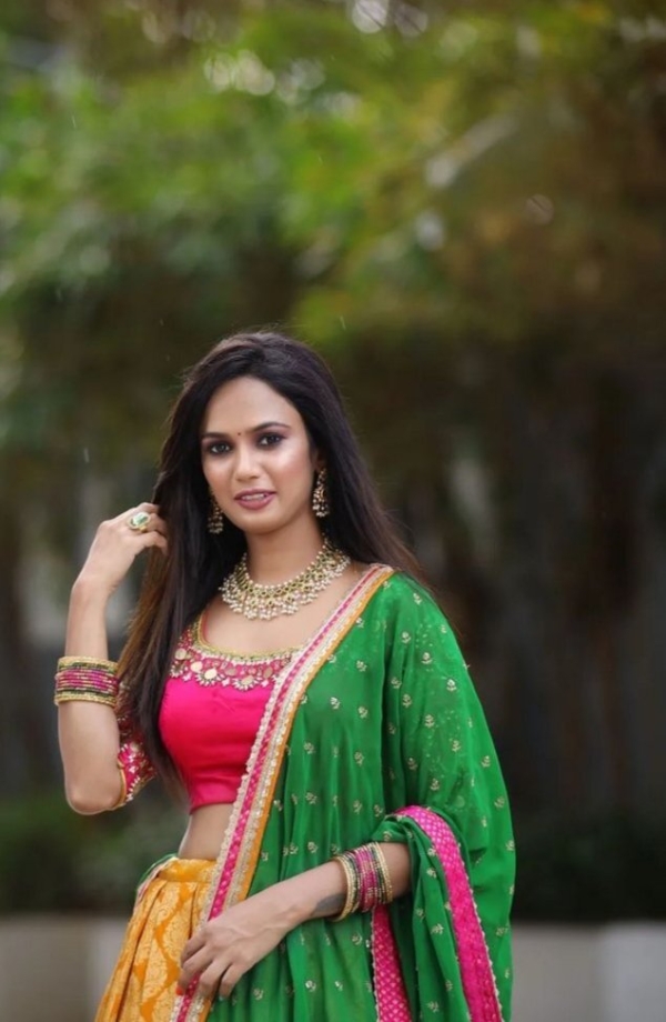 Ariyana Glory: పొట్టి బట్టల్లో ఎగిసిపడుతోన్న ఆరియానా అందాలు.. బ్రాలో ...