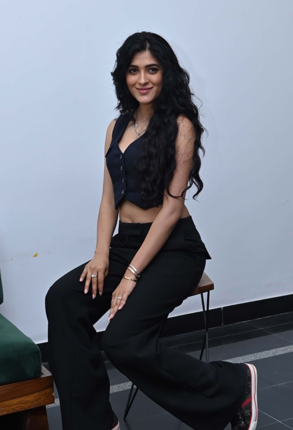 Geethika Tiwary Photos: Latest HD Images, Pictures, Stills & Pics ...