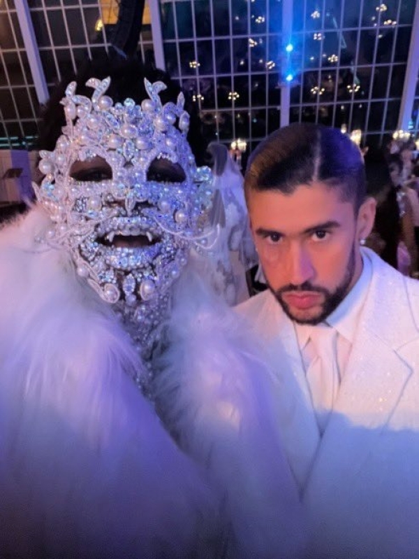 Lil Nas X showed up in metallic body paint, intricate jewels & a silver ...