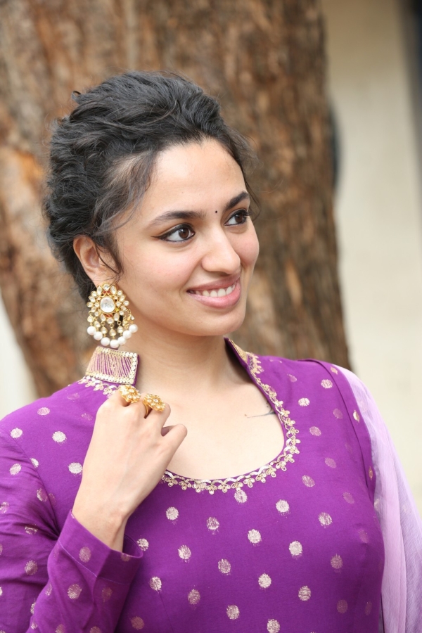Malavika Nayar చిరునవ్వుతో కుర్రకారు గుండెల్లో మాళవిక నాయర్.. మంచి ...