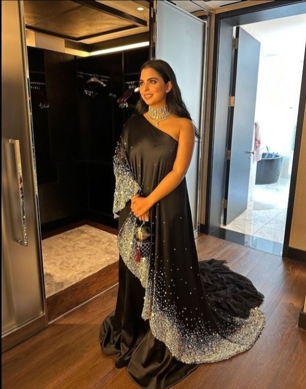 Met Gala 2023: Isha Ambani dazzles in her six yards of grace at the Met ...