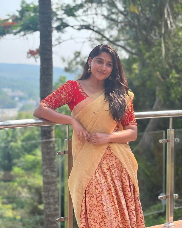 Nishvika Naidu Visits Tirupati Temple with Friends And Family