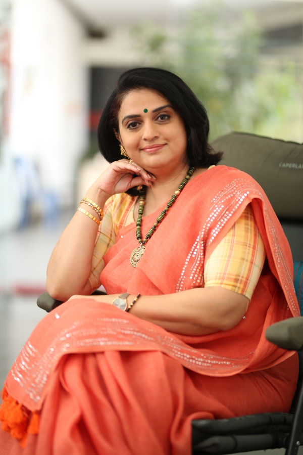 Pavitra Lokesh Photos: Latest HD Images, Pictures, Stills & Pics ...