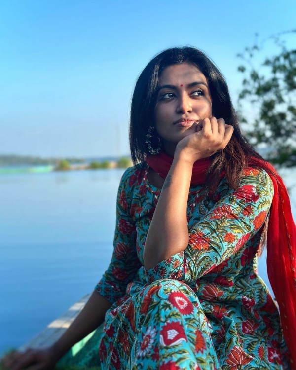 Roshni Haripriyan Photos: Latest HD Images, Pictures, Stills & Pics ...