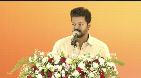 PHOTOS: ப்பா... என்னவொரு கெத்து.. மாணவர்களுடன் மாஸ் காட்டிய விஜய் ...