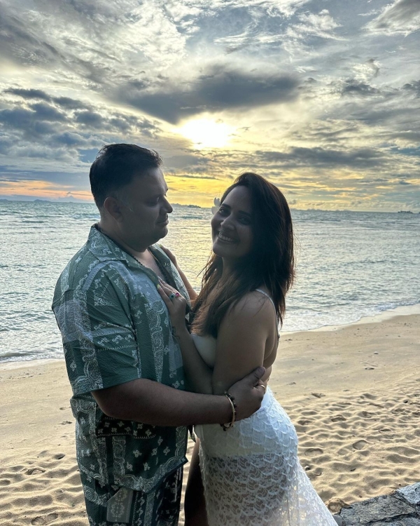 Anasuya Bhardwaj liplocks husband Sushank in Thailand as they celebrate ...