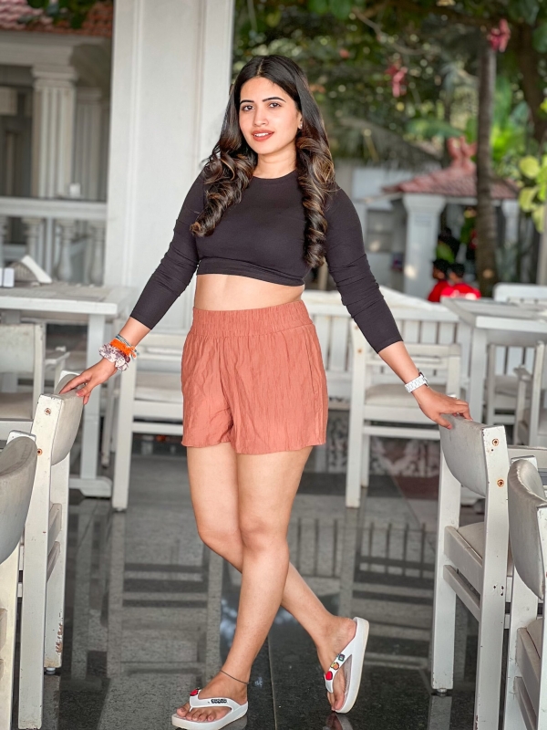 Anchor Sravanthi: ఎక్స్‌పోజింగ్‌లో హద్దు దాటిన స్రవంతి.. ఆ డ్రెస్ అయితే ...