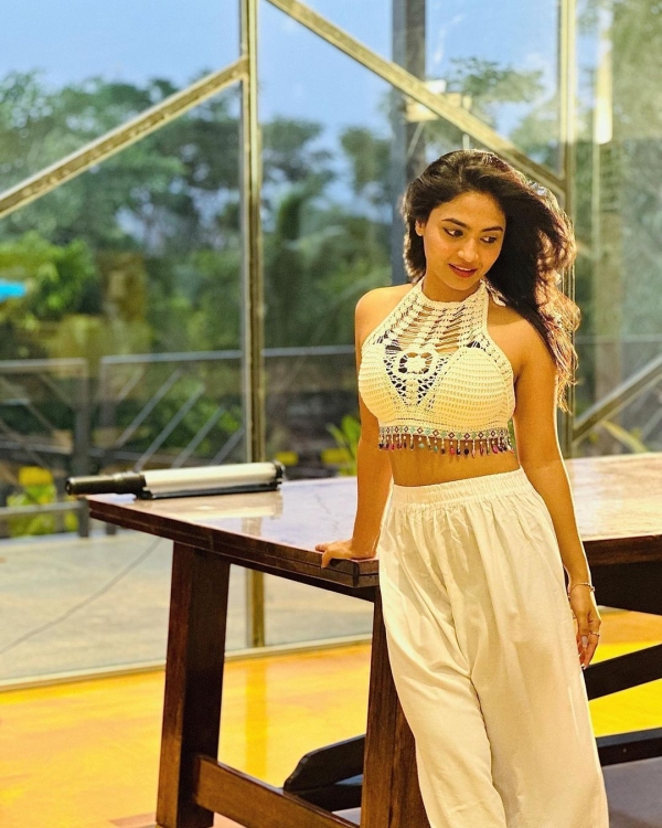 Alekhya Harika: దేత్తడి పిల్ల హారిక ఓవర్ డోస్ హాట్ షో.. ఫొటోలు వైరల్ | Bigg Boss Fame Alekhya ...