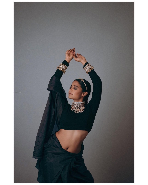 Chaitra Achar Photos [hd] Latest Images Pictures Stills Of Chaitra Achar Filmibeat