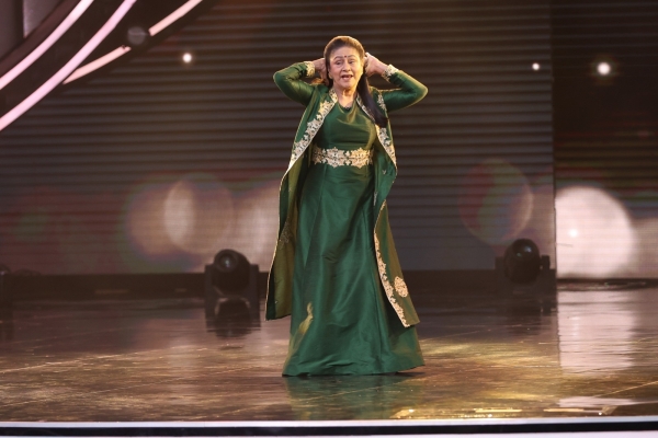 India's Best Dancer 3: Aruna Irani's SIZZLING MOVES On Meri Beri Ke Ber ...