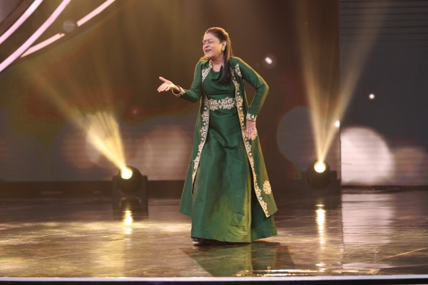 India's Best Dancer 3: Aruna Irani's SIZZLING MOVES On Meri Beri Ke Ber ...