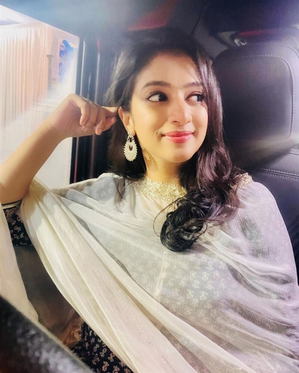 Nithya Mammen Photos: Latest HD Images, Pictures, Stills & Pics - FilmiBeat