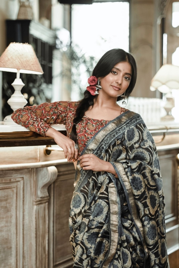 Ulka Gupta takes us back to the retro era in her striking vintage saree ...