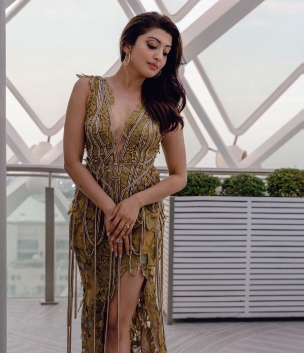 తల్లైనా తగ్గని ప్రణీత సుభాష్ గ్లామర్.. ఘాటుగా అందాల ఆరబోత | Actress Pranitha Subhash Looking ...