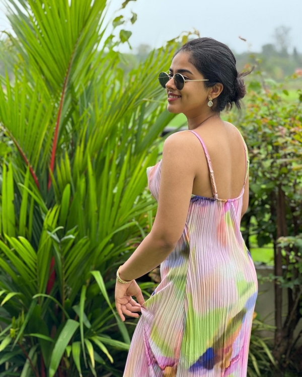 ஃபுல் கவுனில் சுற்றிவந்த கன்னக்குழி அழகி சித்தி இத்னானி.. க்யூட் போட்டோஸ் இதோ! | Actress Siddhi ...