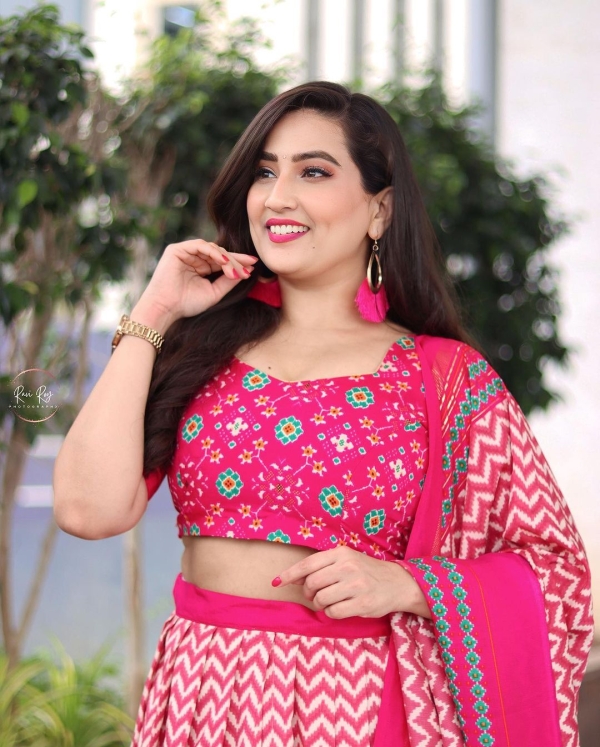 Anchor Manjusha అందాల జాతర: స్టన్నింగ్ ఫొటోలతో హాట్ షో | Anchor ...