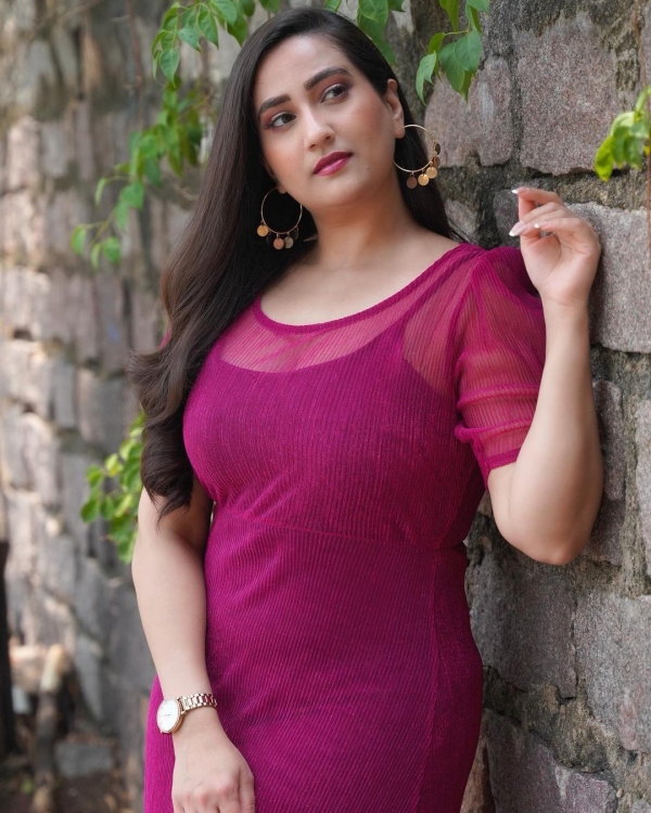 Anchor Manjusha అందాల జాతర: స్టన్నింగ్ ఫొటోలతో హాట్ షో | Anchor ...