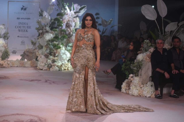 Bhumi Pednekar Steals the Show as Varun Bahl's Showstopper in ...