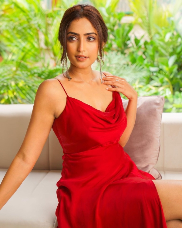 Reba Monica John Photos: Latest HD Images, Pictures, Stills & Pics ...