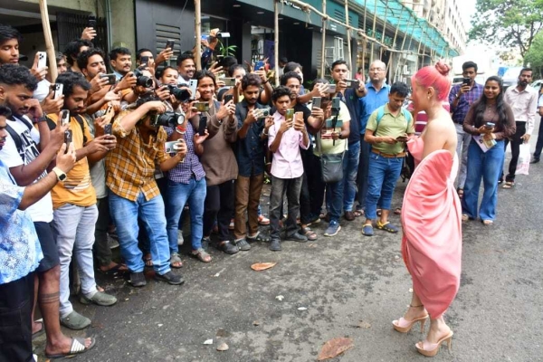 Uorfi Javed Steals the Spotlight with Her Daring Fashion Outing in Andheri