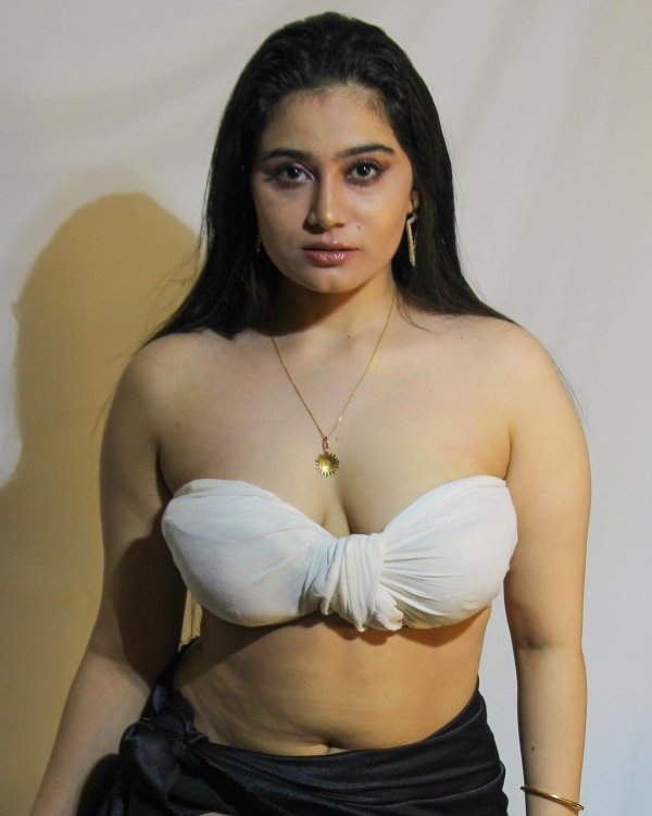 Uorfi Javed’s sister Urusa Javed Breaks the Internet with Sizzling Chocolaty Body Snaps