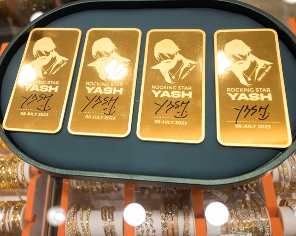 Yash Makes a Glittering Mark in Malaysia, Unveils Gold Showroom and ...