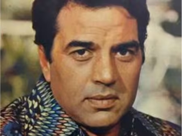 धर्मेंद्र इस बॉलीवुड अभिनेता के हैं जबरा फैन, घंटों लाइन में लगकर देखते ...