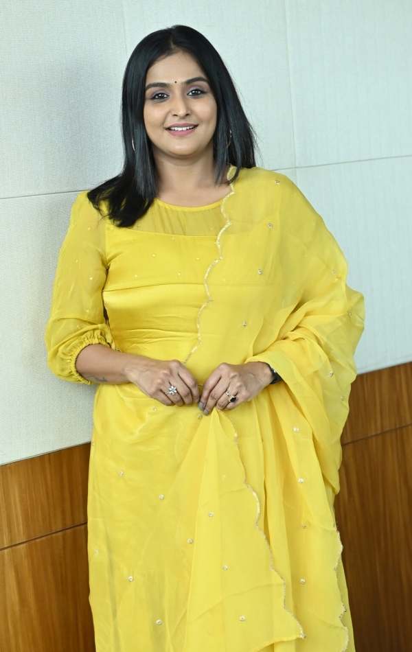Ramya Nambeesan బొద్దుగా ముద్దొస్తున్న రమ్య నంబీసన్.. తెలుగులో ఏ హీరోతో ...