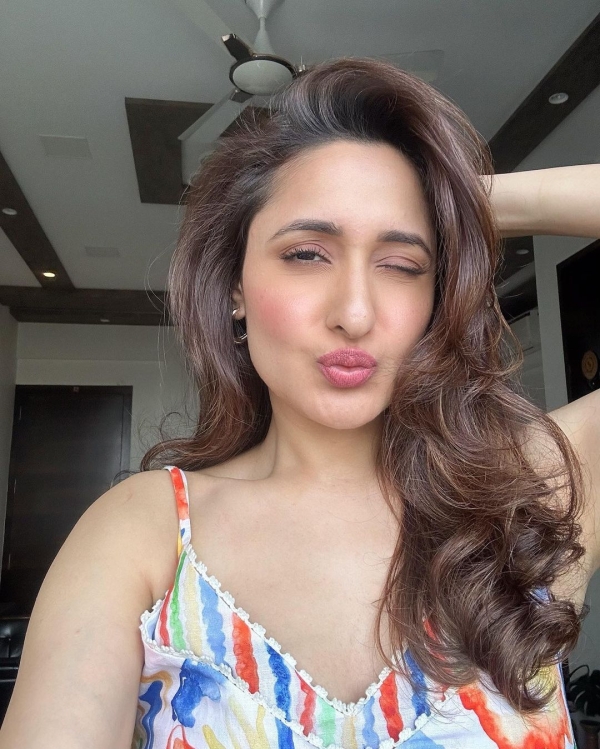 Pragya Jaiswal: డ్రెస్ సైజ్ తగ్గించిన అఖండ హీరోయిన్.. ఇలాంటి స్కిన్ షో ...