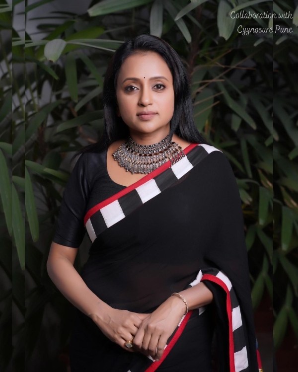 Anchor Suma: చీరలో యాంకర్ సుమ అందాలు… రోజు రోజుకూ ఏజ్ తగ్గుతుందా ఏంటి ...