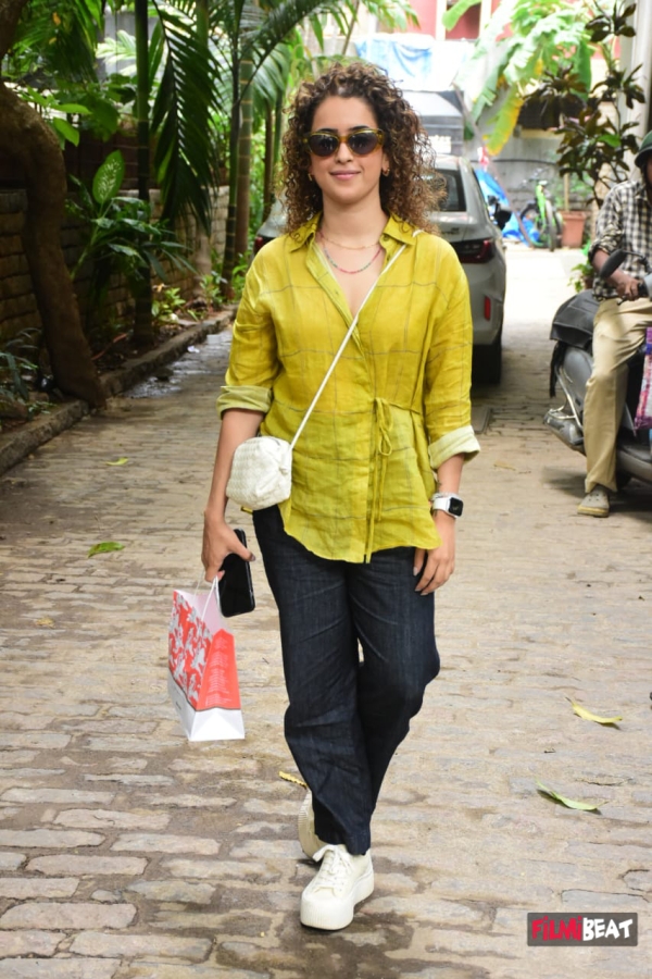 Celebrity Spotting: From Sara Ali Khan in Juhu to Khushi Kapoor in ...