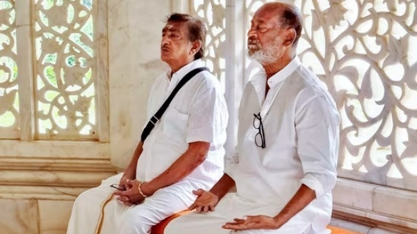 Rajinikanth's Northern Spiritual Journey: From Meditation to Temple ...
