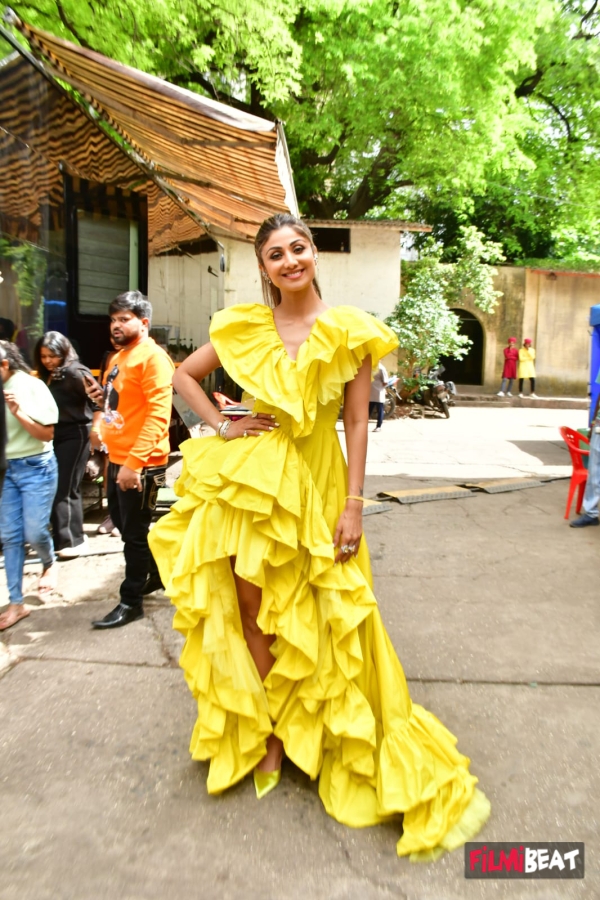 Shilpa Shetty Mesmerizes in Vibrant Yellow Ruffle Dress on India's Got ...