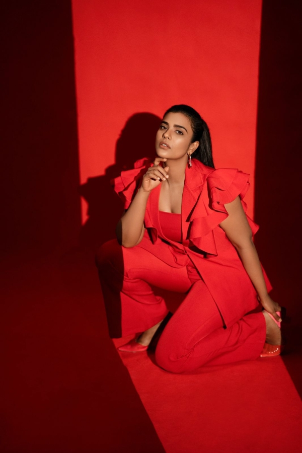 Aishwarya Rajesh Photos: Latest HD Images, Pictures, Stills & Pics ...