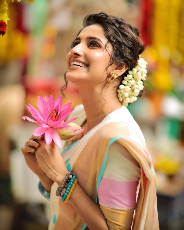 Aysha Photos: Latest HD Images, Pictures, Stills & Pics - FilmiBeat