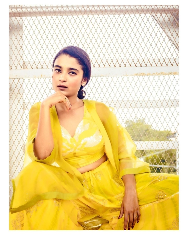 Chaithra J Achar Photos Latest Hd Images Pictures Stills And Pics Filmibeat