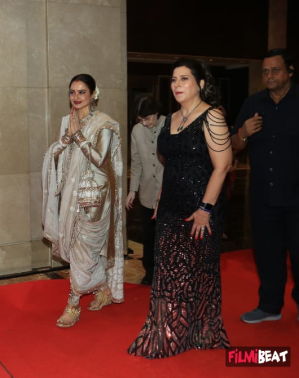 Global Spa Awards 2023: Rekha Radiates Elegance in Gold and Ivory ...