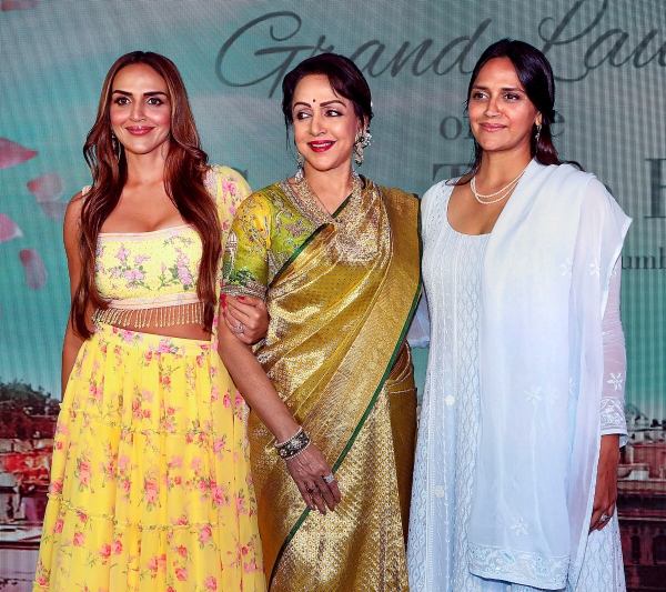 Hema Malini, Esha Deol, Ahana Deol Joined by Veteran Stars at 'Chal ...