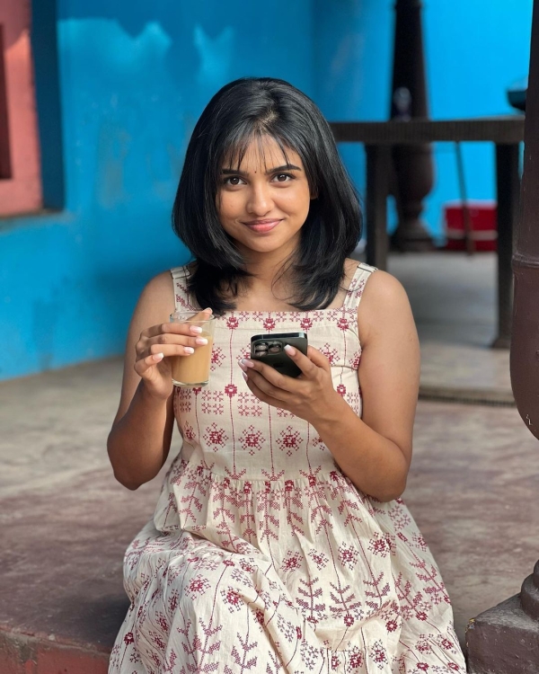 Mamitha Baiju Photos: Latest HD Images, Pictures, Stills & Pics - FilmiBeat