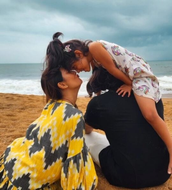 Rocking Star Yash And Radhika Pandit With Their Kids Enjoy Beach ...