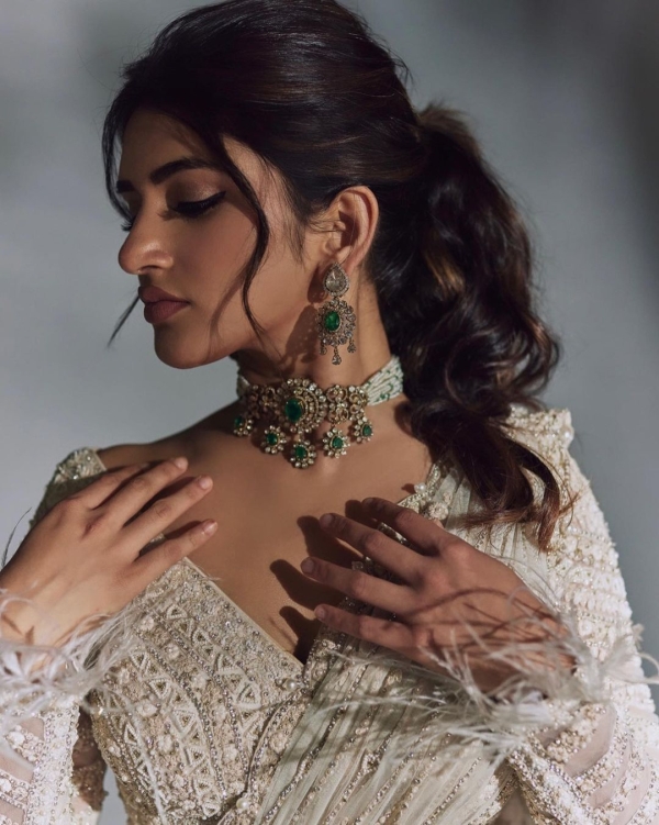 Sreeleela: సైడ్ యాంగిల్స్‌లో శ్రీలీల అందాలు.. ఆ చూపుతోనే చంపేస్తోందిగా ...