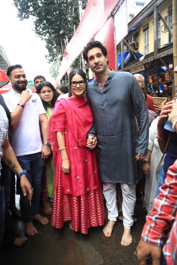Sunny Leone and Husband Daniel Weber Seek Blessings at Lalbaugcha Raja