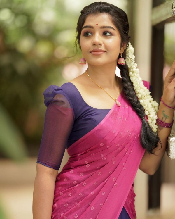 Suveta Photos: Latest HD Images, Pictures, Stills & Pics - FilmiBeat