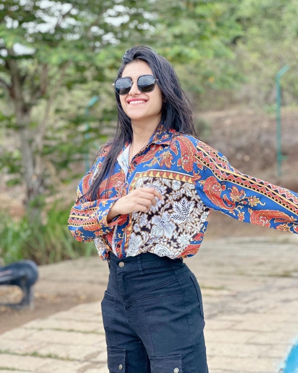 Aishu ads Photos: Latest HD Images, Pictures, Stills & Pics - FilmiBeat