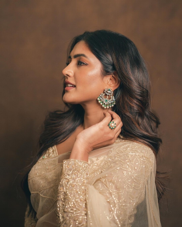 Esha Rebba Stunning Photoshoot Goes Viral