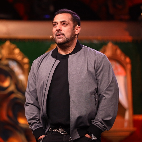 Ganpath Cast Makes Special Appearance on COLORS BIGG BOSS for Weekend ...