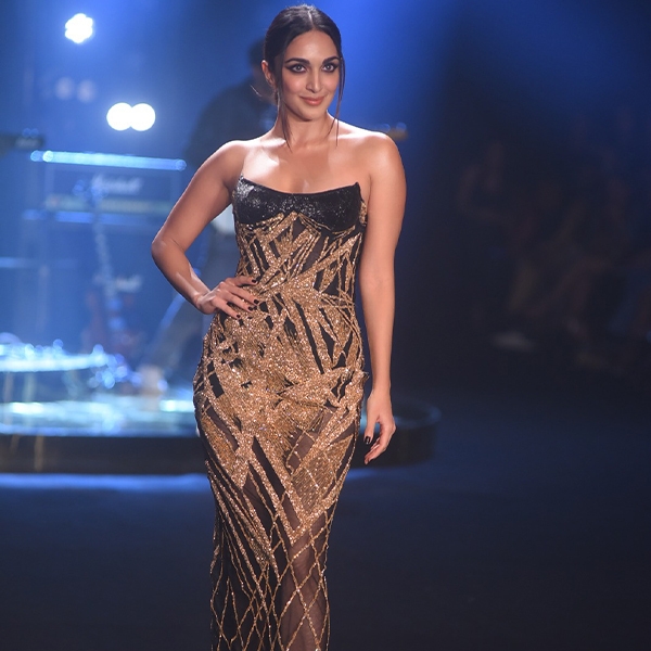 Lakme Fashion Week 2023: Kiara Advani Stuns as Showstopper in Striking ...
